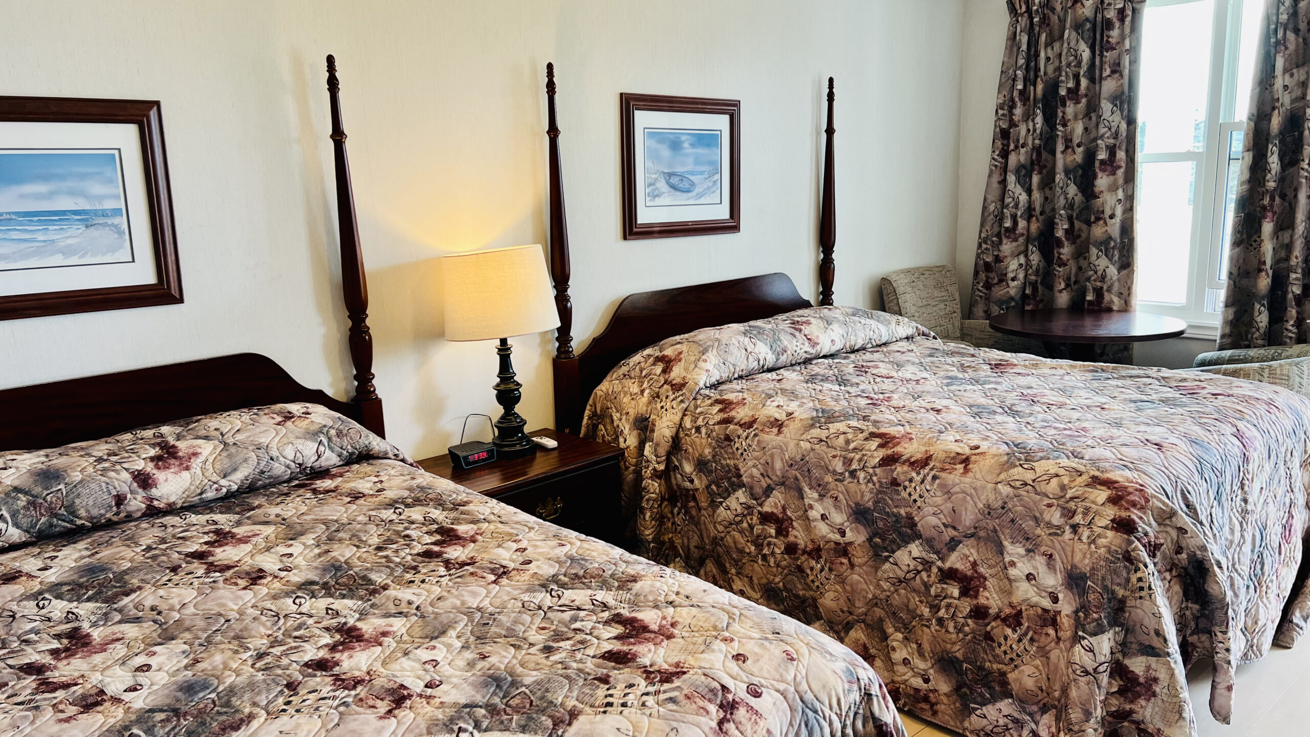 Two Double-Beds Room – Anne Shirley Motel and Cottages